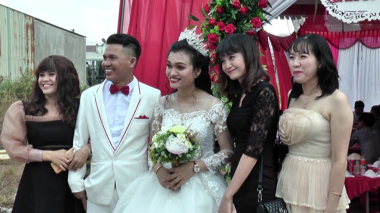 VAN THOANG & DIEM TRIEU - YouTube