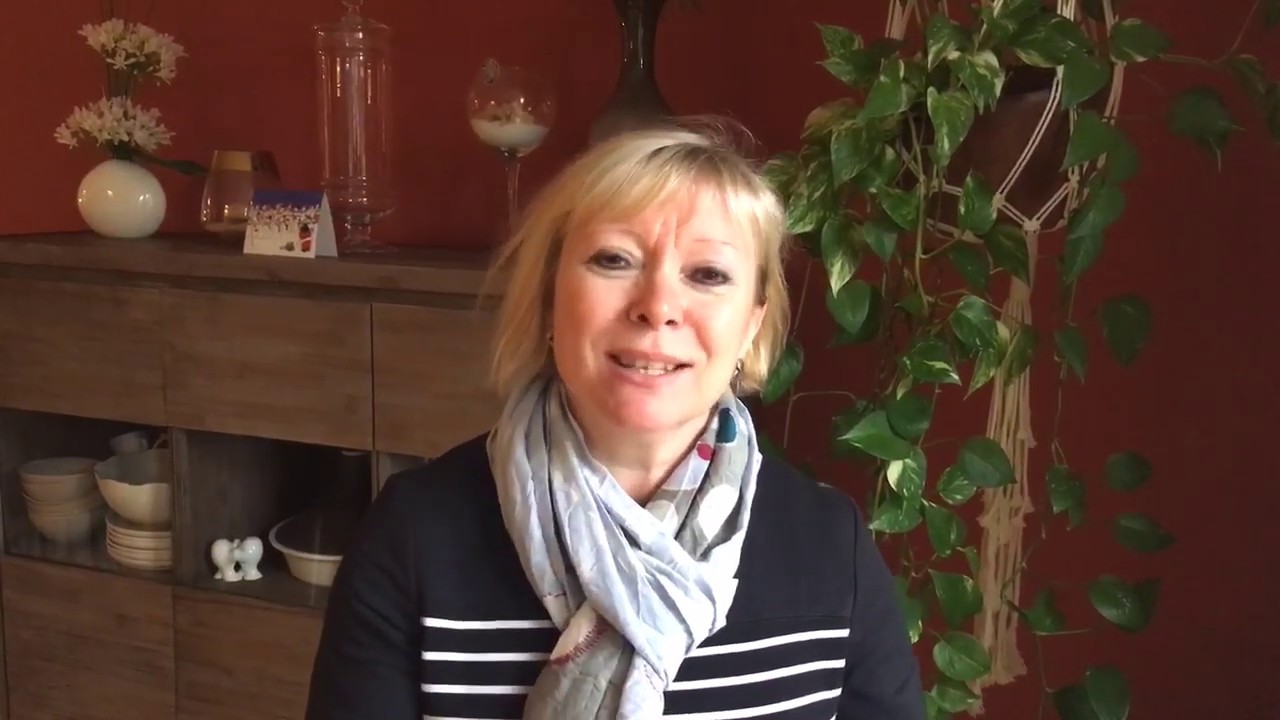Interview de Véronique de Brouwer, Première Echevine de Perwez - YouTube