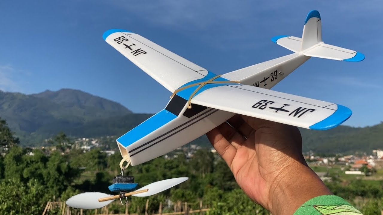 Tes Terbang Pesawat Tenaga Karet Jn39 - YouTube