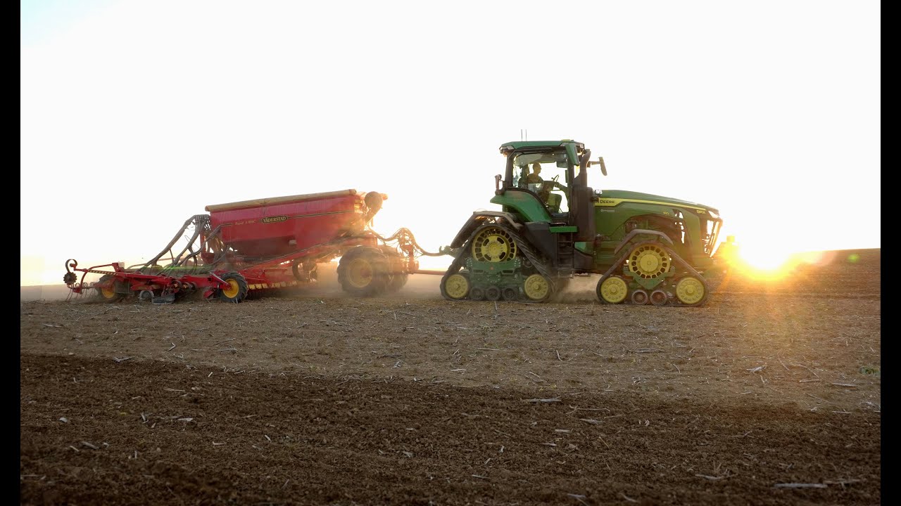 John Deere 8RX 410+ John Deere 8370RT+ Väderstad Rapid A600C-Wheat ...