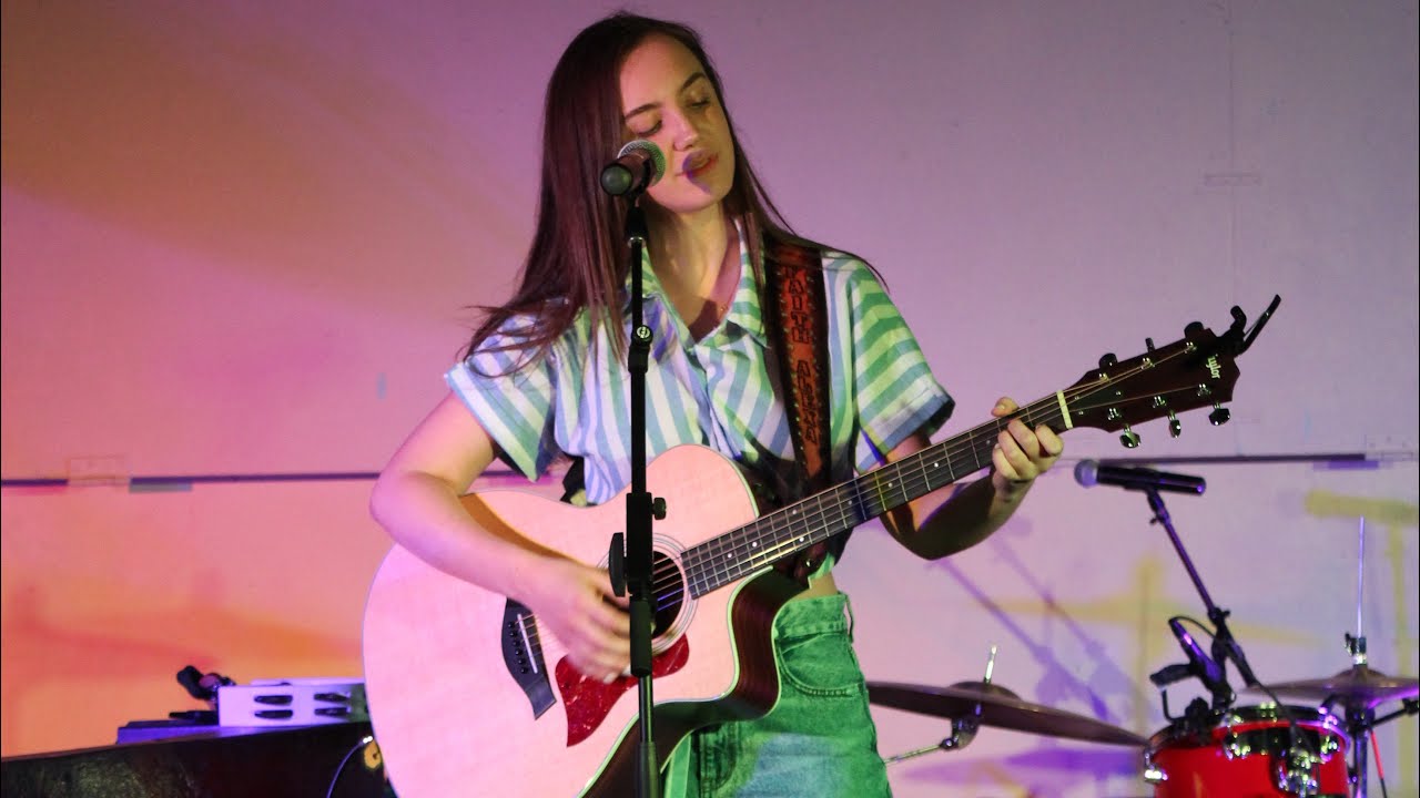Faith Alexa - Sunshine (Live at Shiner KC Hall) - YouTube