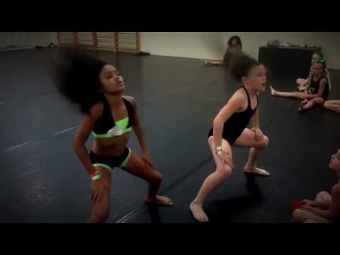 Meninas dançando