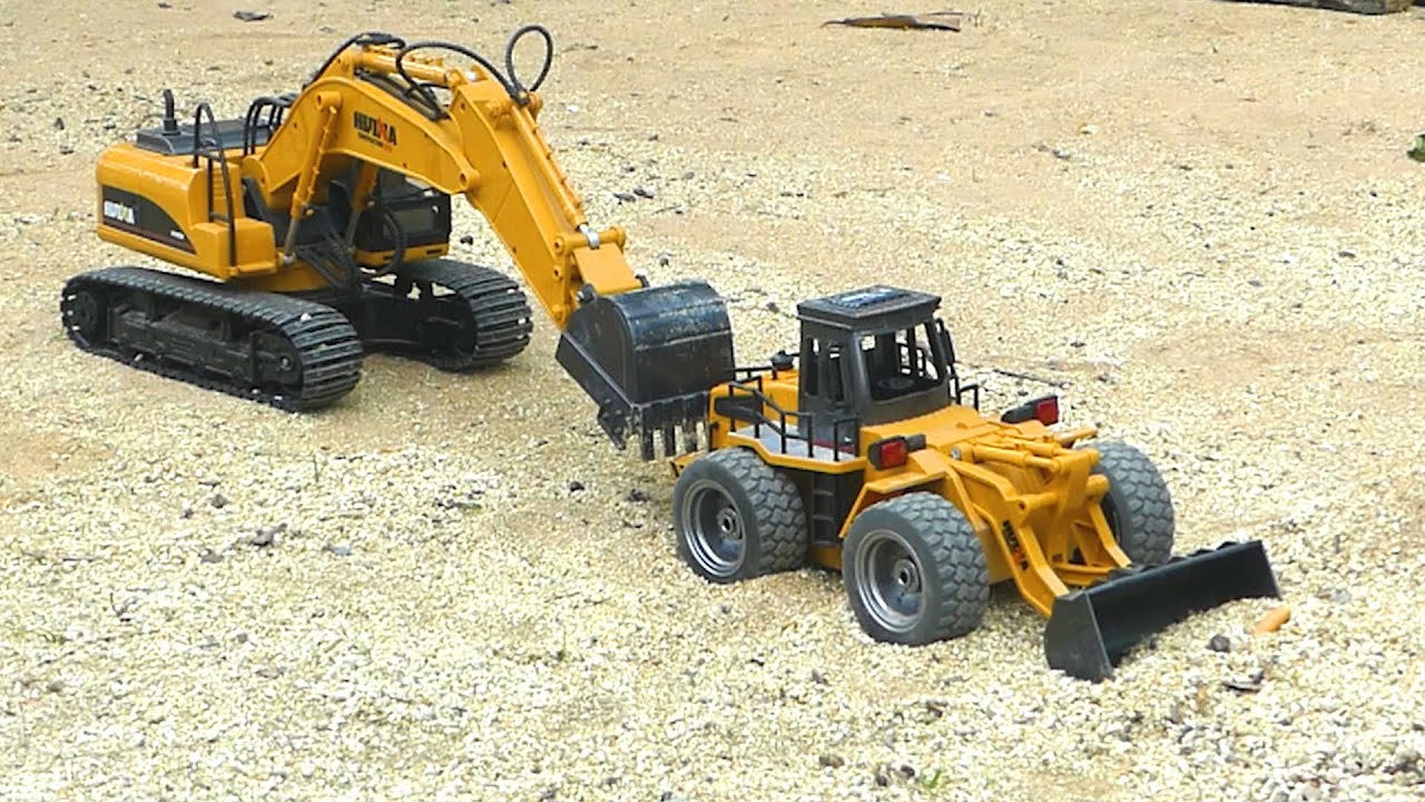 Skills Operator RC Excavator and Wheel Loader Pushing Soil | Wheel ...