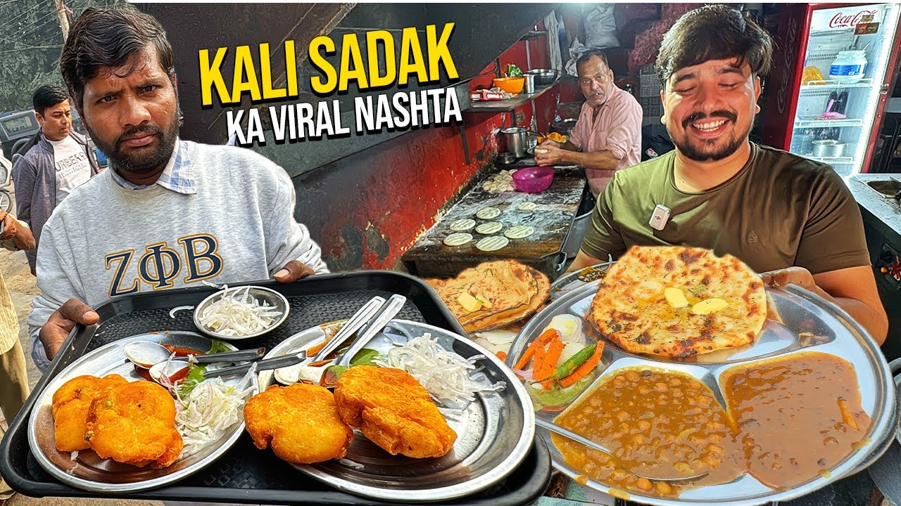 49/- Indian Street Food Punjab ICONIC NASHTA 😍 Kali Sadak Kulcha, Chole ...