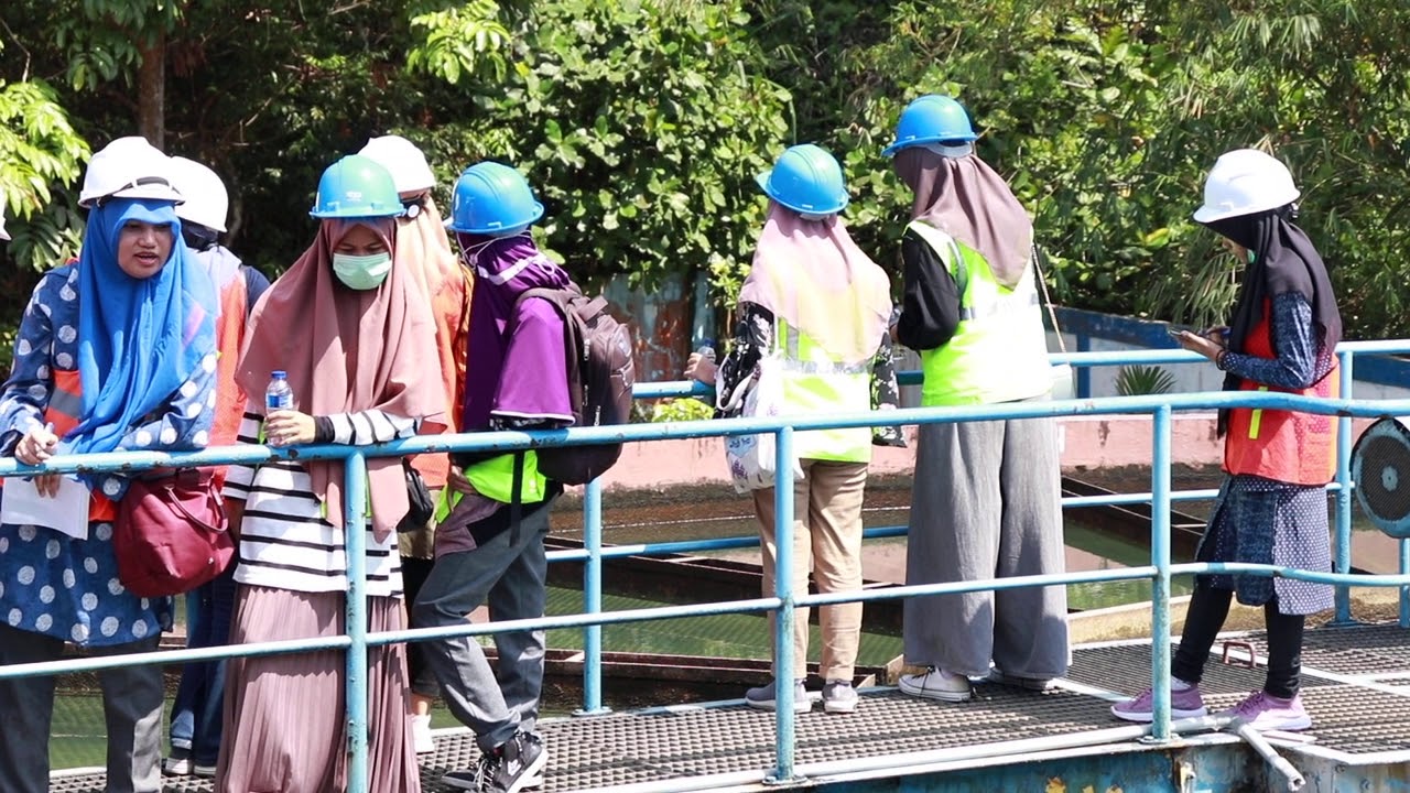 2/3. Intake tank pada proses pengolahan air PDAM Gunung Pangilun Kota ...