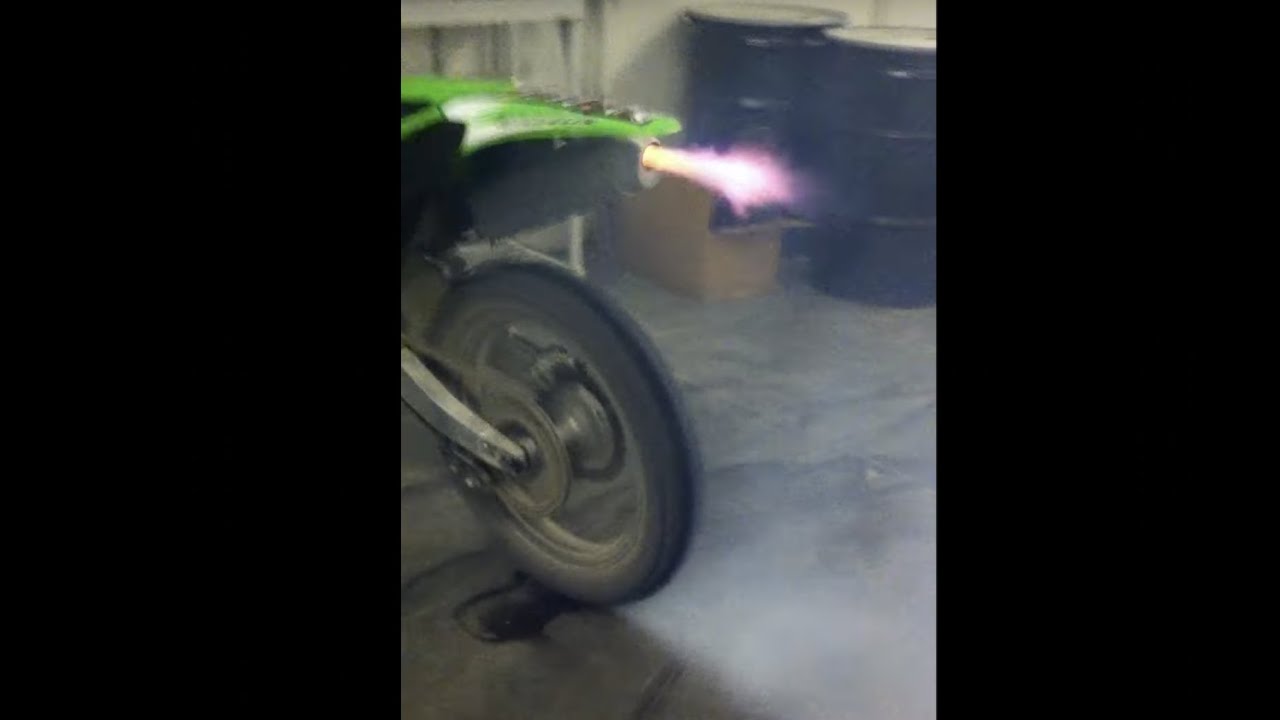 Burn out & Engine Shooting Flames - 450cc Dirt bike - YouTube