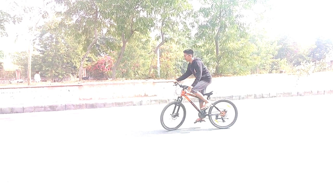 How to do a wheeli(1) - YouTube