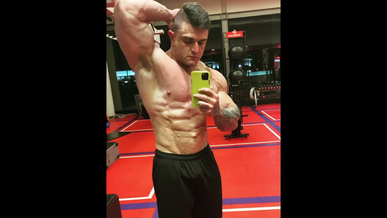 Albert le Roux flexing - YouTube