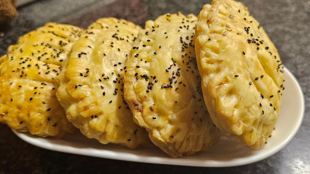 cheesy creamy chicken pie-cheesy malai chicken puff recipe - YouTube