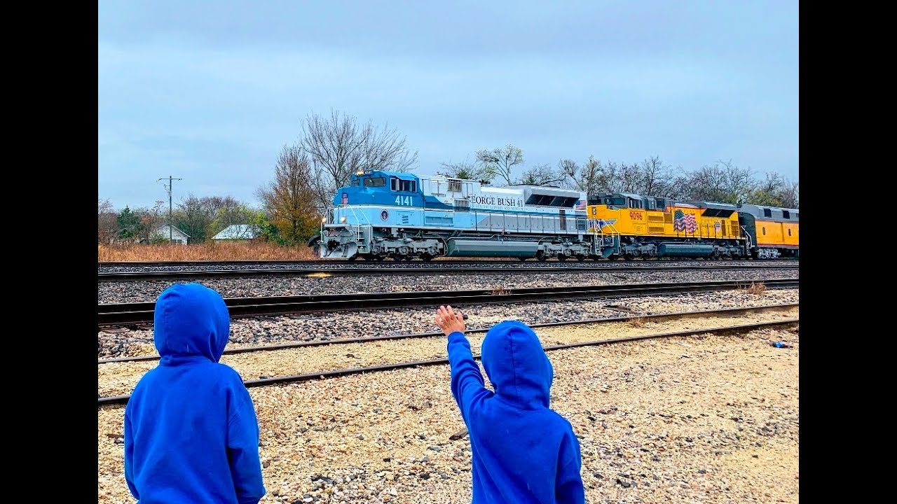 President H.W. Bush Funeral Train, Union Pacific 4141 Train - YouTube