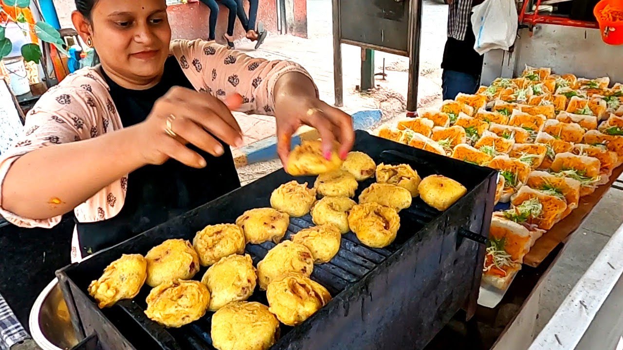 The Real Tandoor Vada Pav Queen of Mumbai | Original Bhatti ka तंदूर ...