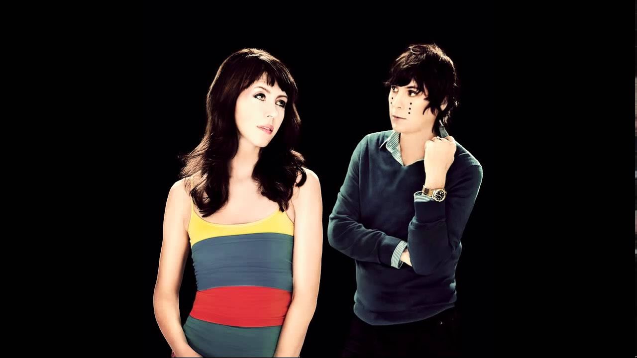 Glass Candy - The Beat's Alive - YouTube