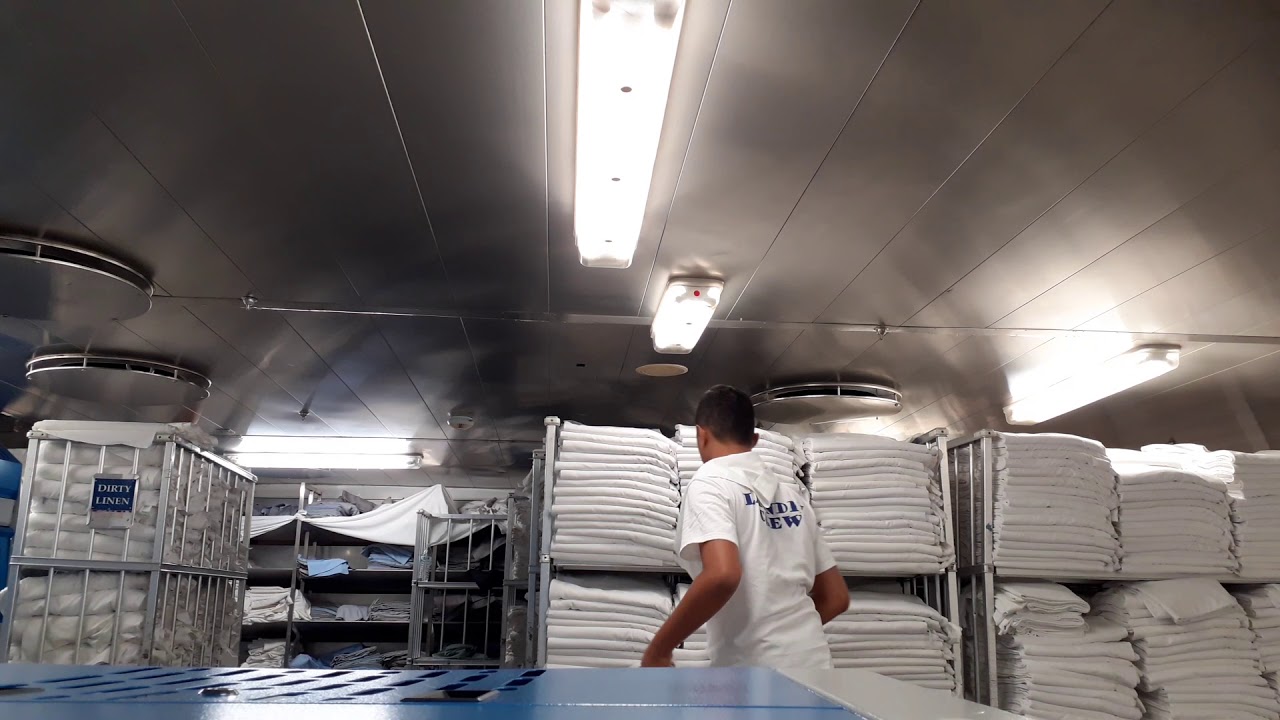 Laundry folding kapal pesiar - YouTube