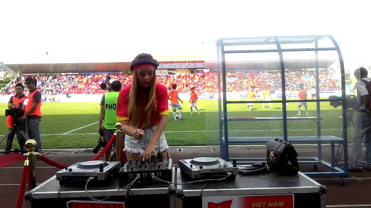 DJ Myno in Cam Pha Stadium / Hải BigBig T&Đ - YouTube