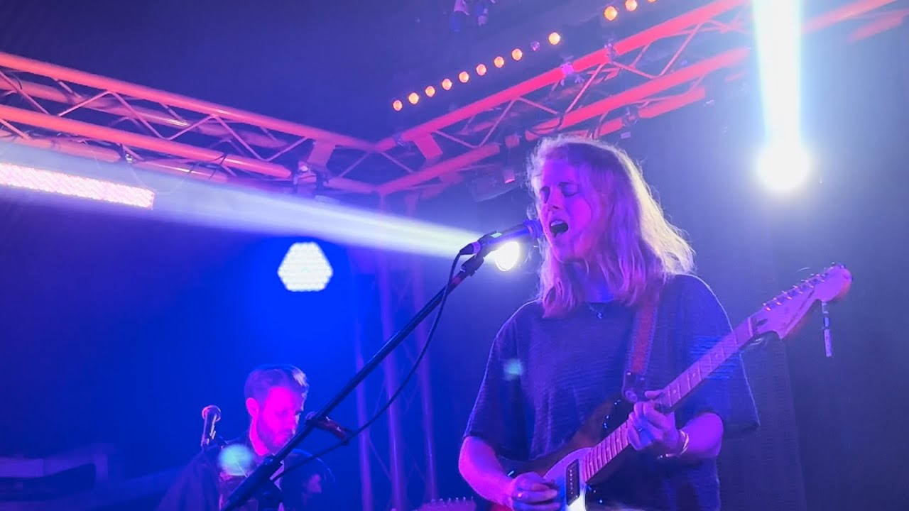 Marika Hackman - any human friend (Live @ Gorilla, Manchester) - YouTube