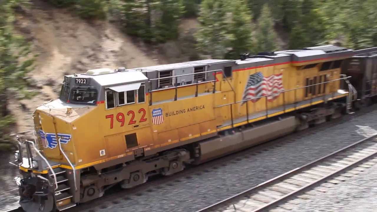GE ES44AC UP Diesel Engine with Hopper cars - YouTube