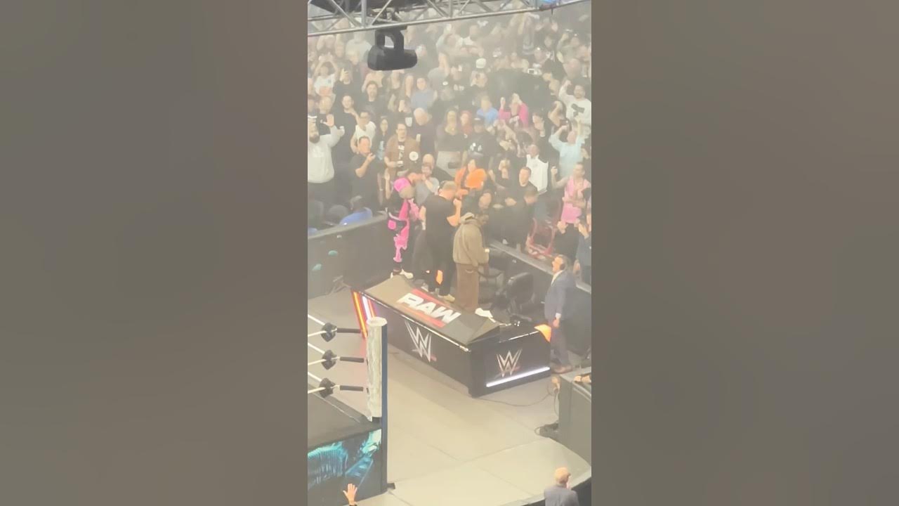 Jey Uso Travis Scott Pat McAfee & Michael Cole YEET with the fans at WWE RAW ON NETFLIX! #wwe # ...