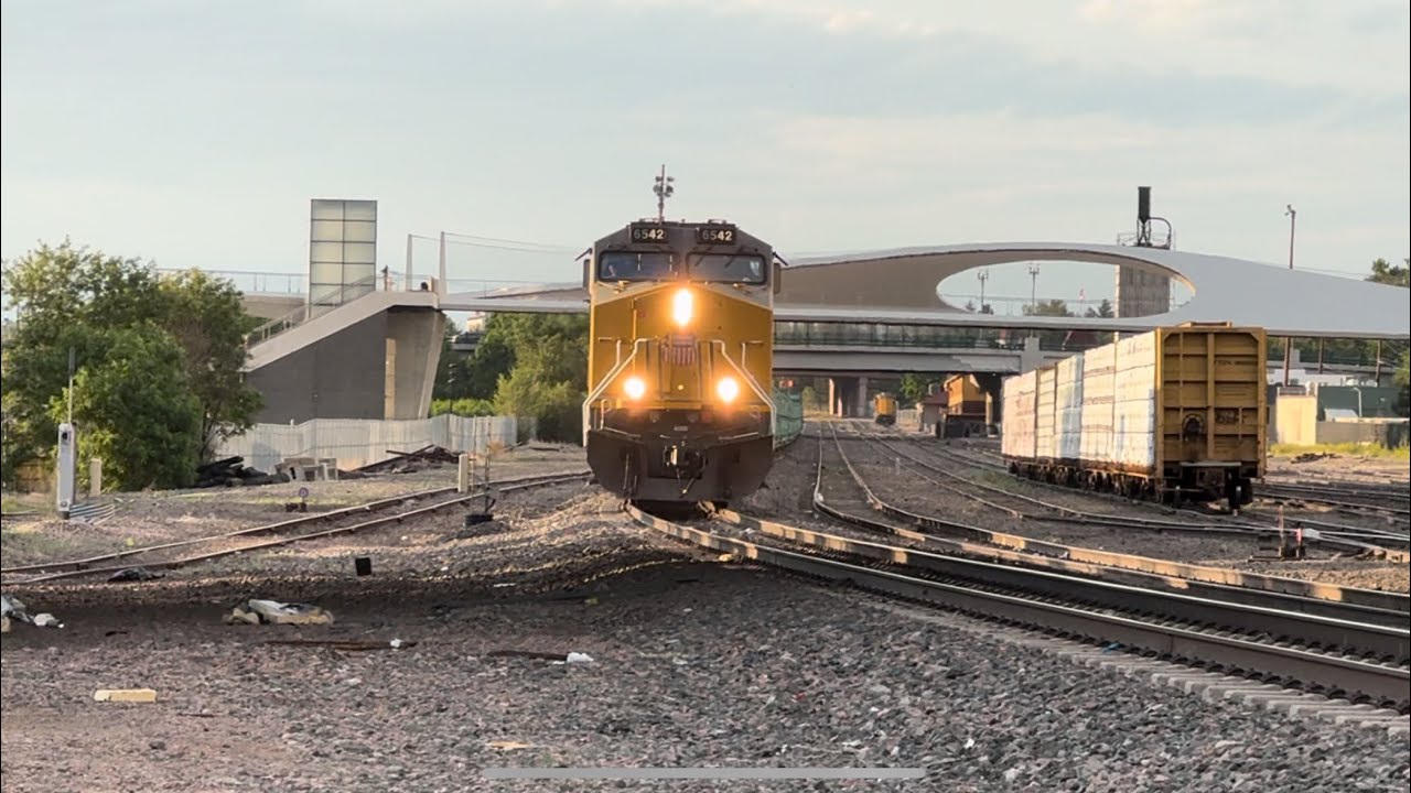 UP #6542 Lead’s The Repainted Flag’s DUO On WGLPU-07W Through Spring’s 6/8/24. - YouTube