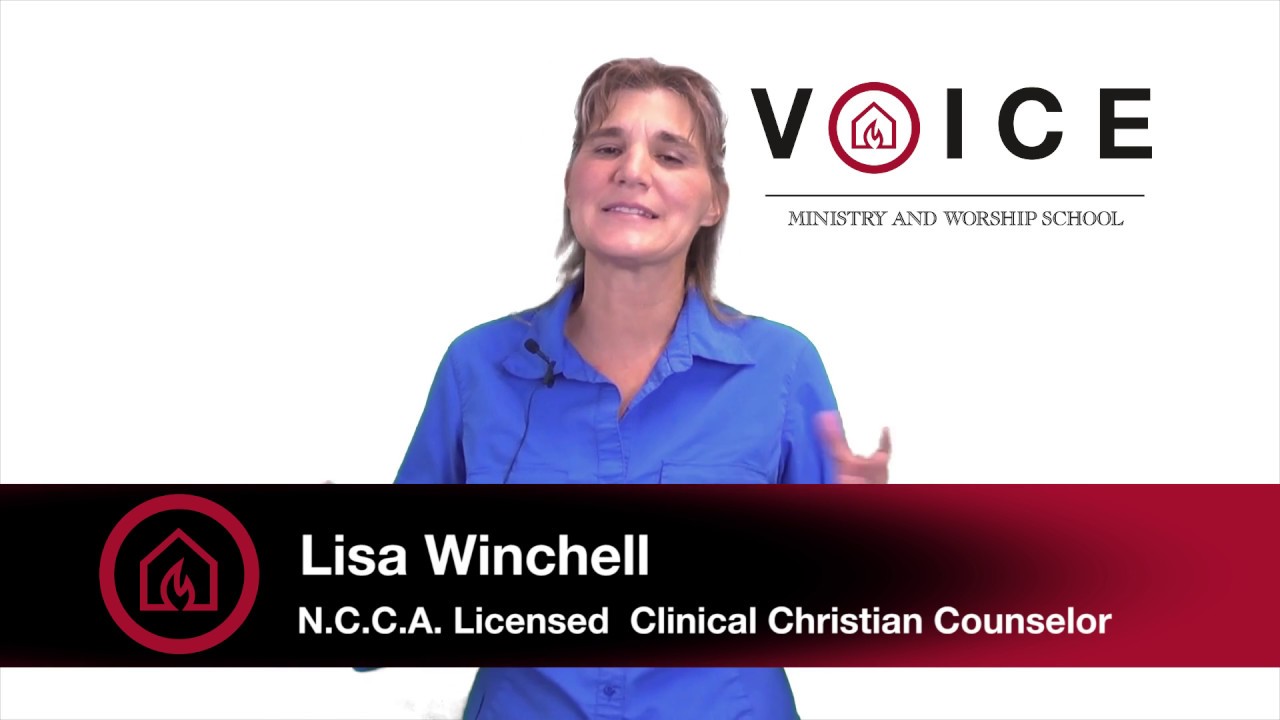 A VOICE minute with Lisa Winchell - YouTube