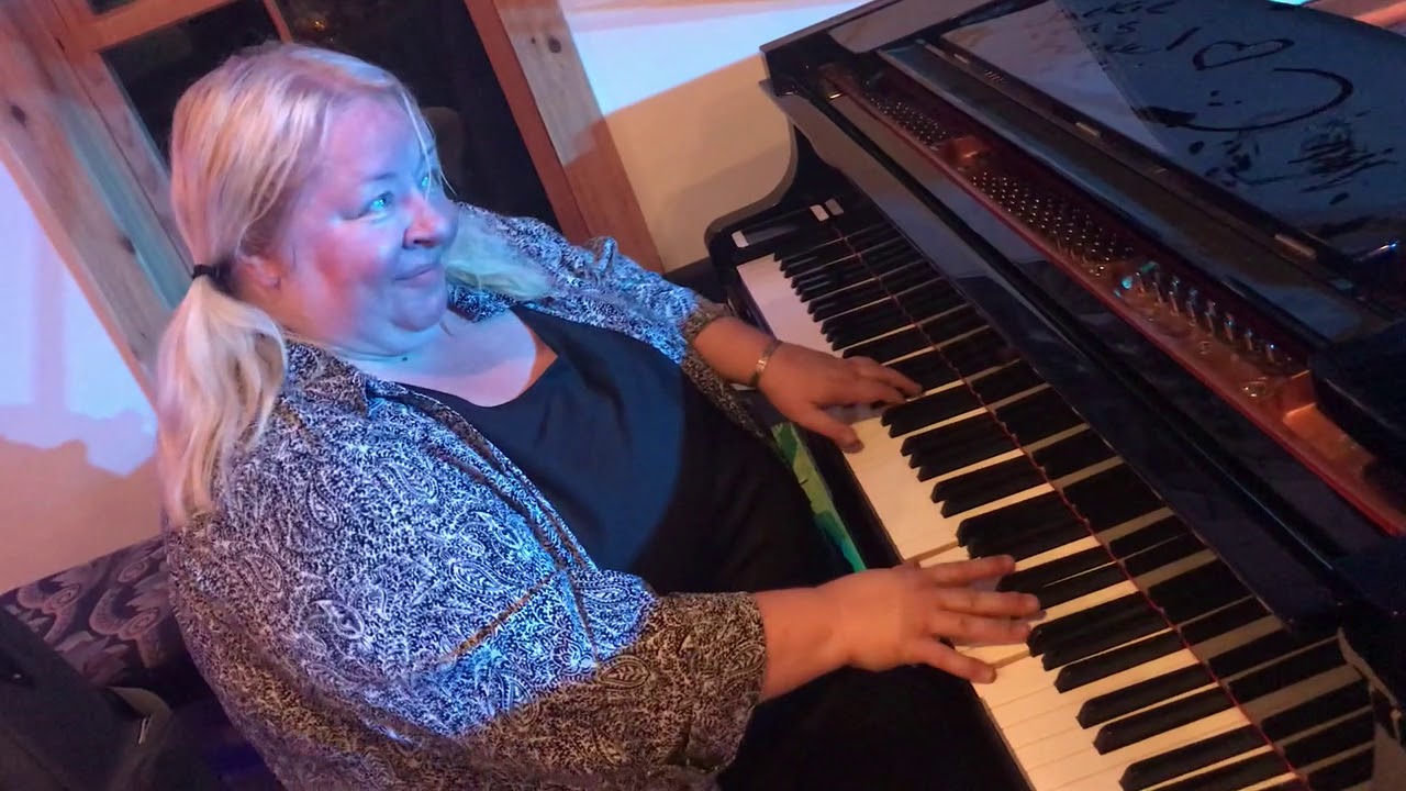 Jackie Warren Flying Fingers - YouTube