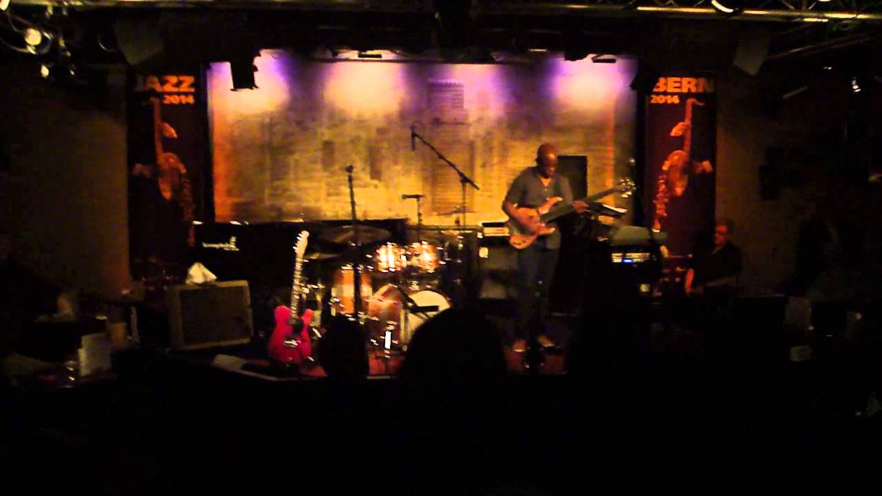 Spyro Gyra at Bern Jazz 2014 Scott Ambush's bass solo, second show ...