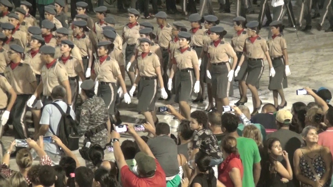 Desfile do CMPM V ( Colégio Militar da Polícia Militar ) - YouTube