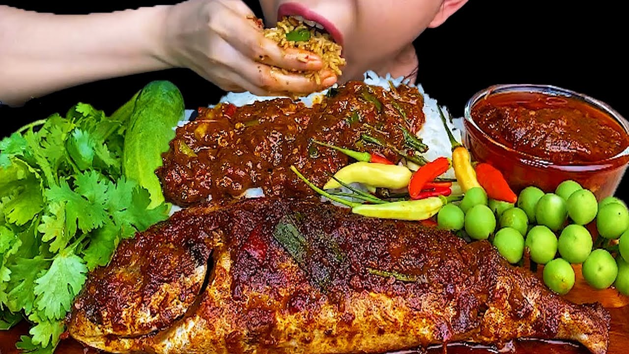 EATING SPICY CURRY||FISH WITH TAMARIND CURRY WITH RICE - YouTube