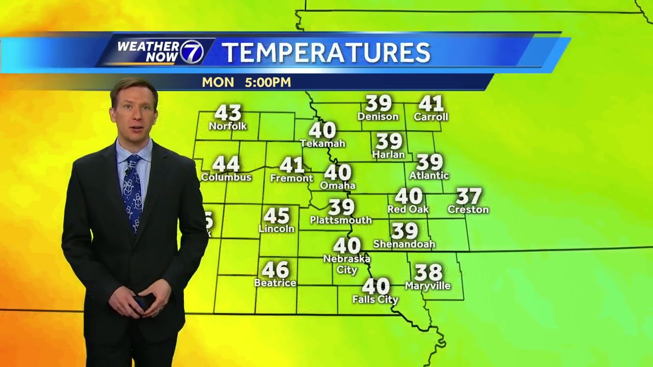 Cold and cloudy Monday, rain changes to snow tomorrow morning - YouTube