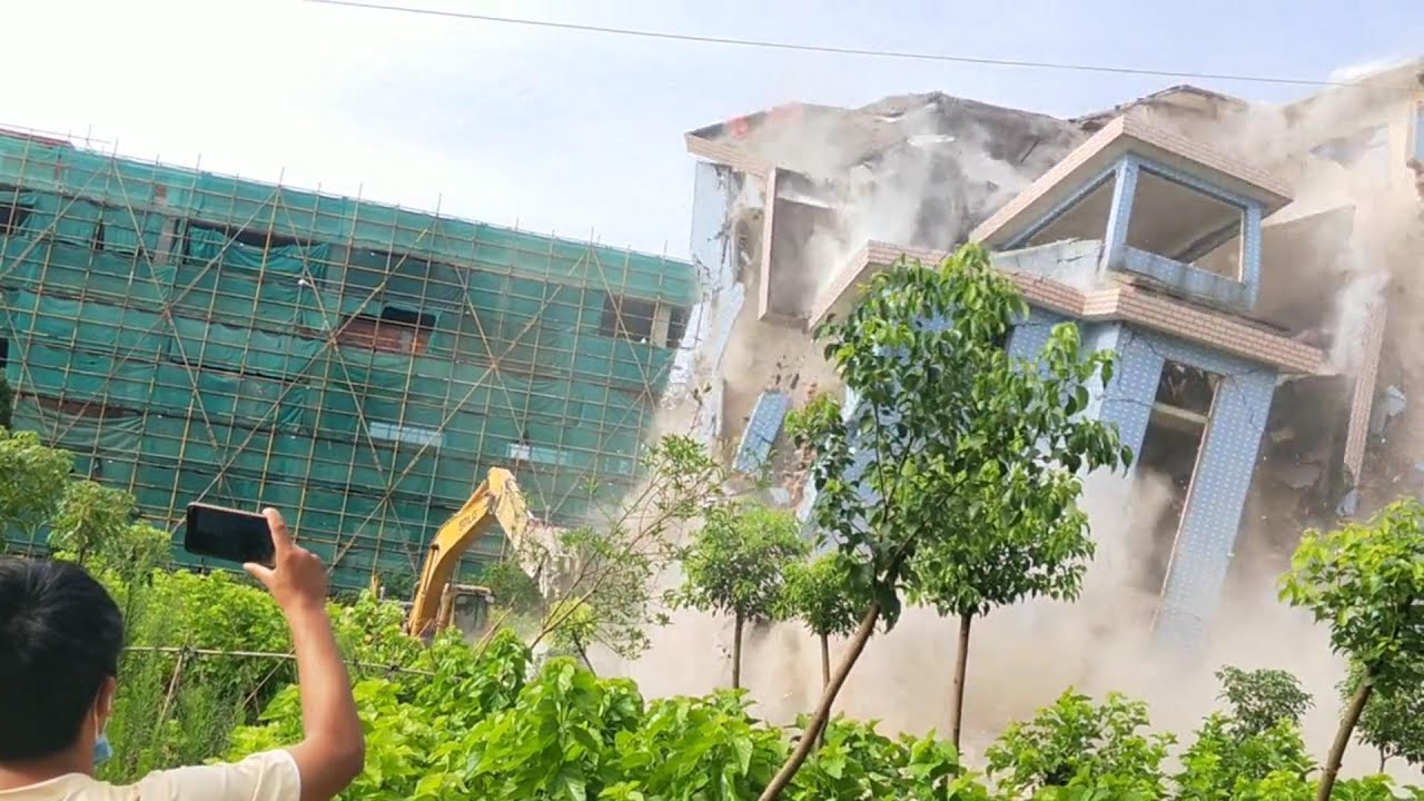 Villa demolition | Demolition of 6-storey villa by excavator - YouTube
