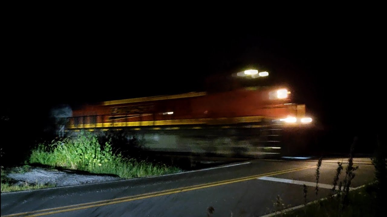 CSX G145 in Cedar Lake with BNSF 8183 leading - YouTube