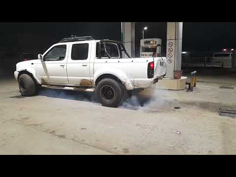 Nissan Hardbody vg33 Burnout P-Slide