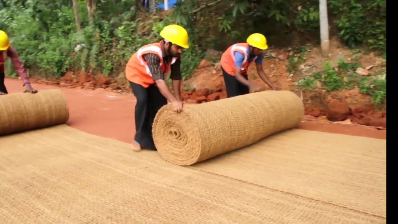 देखिये कैसे नारियल से सड़क बनती है | Roads Made With Coconut Coir ...