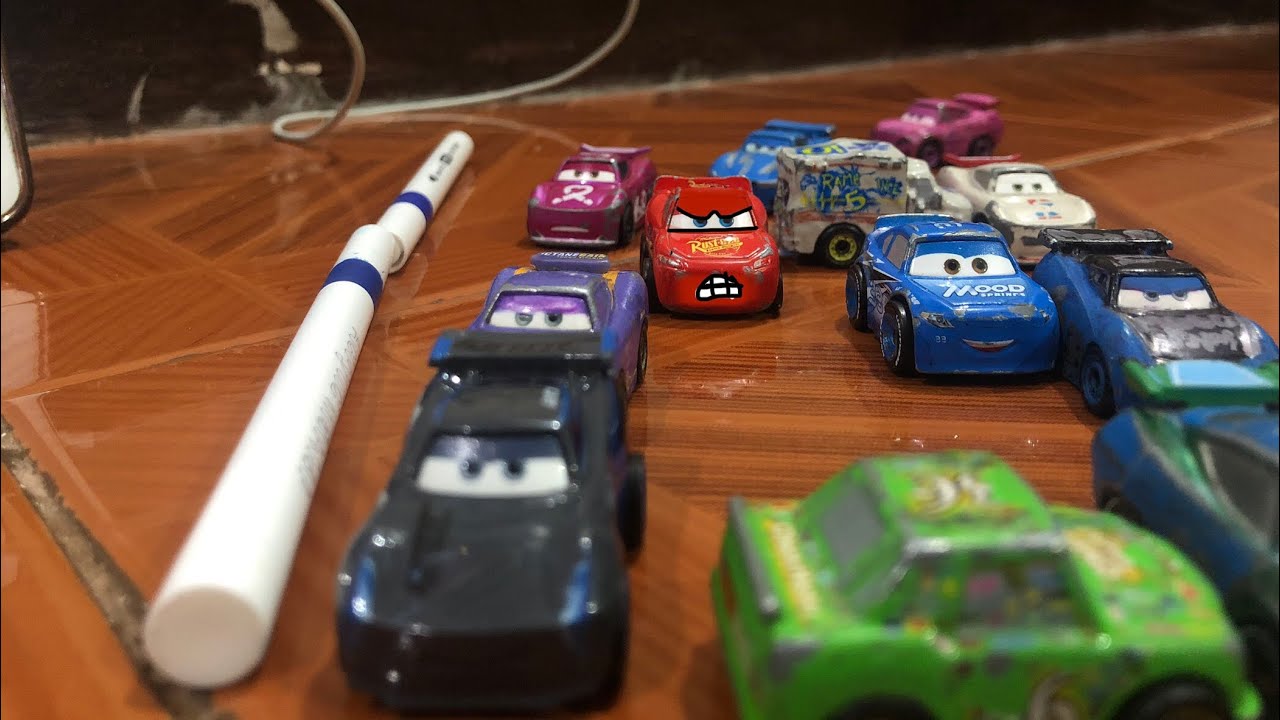 Cars 3 - Cruz’s first chance mini racers - YouTube