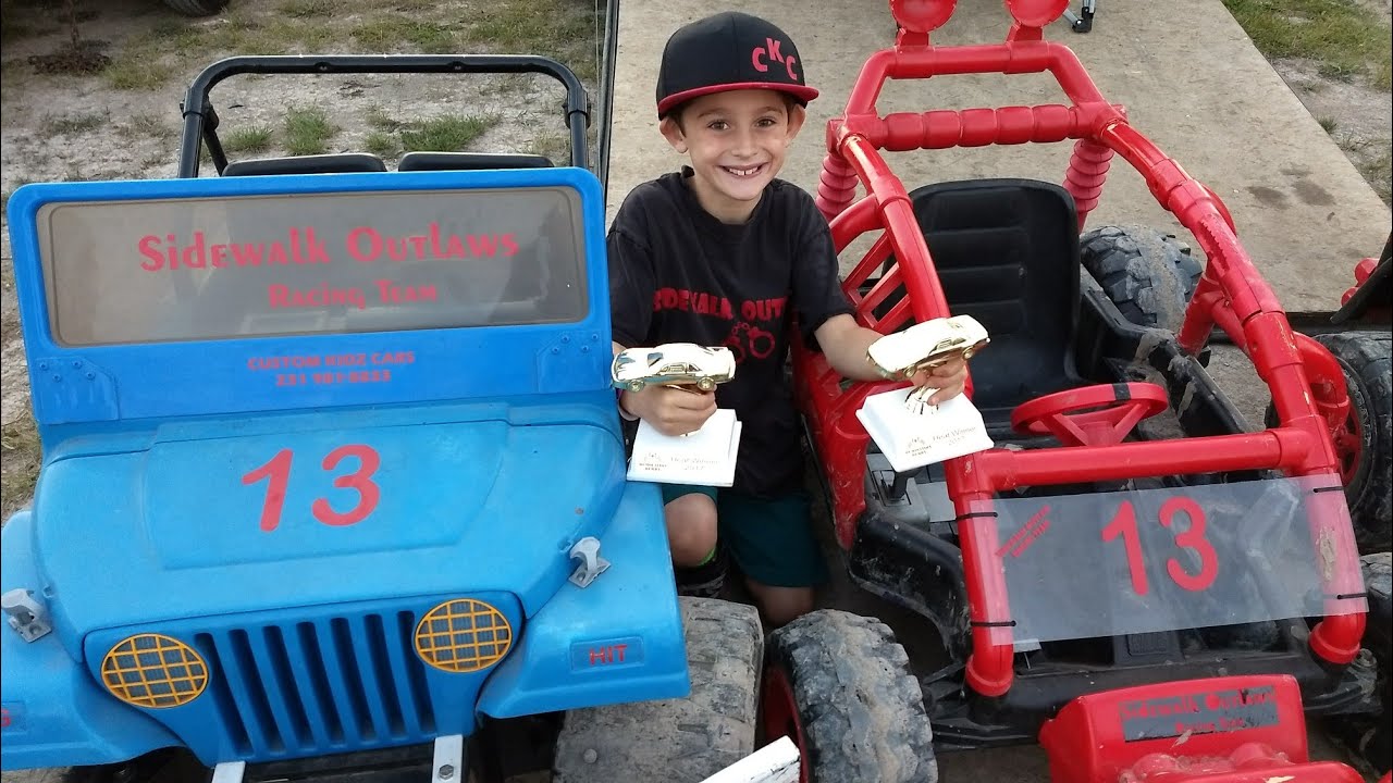 Kids Power Wheels derby racing action - YouTube