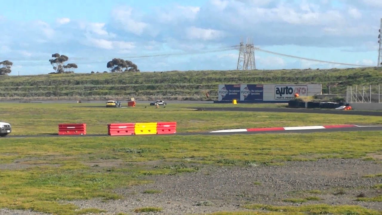 A day at the drifting at calder park raceway(5) - YouTube