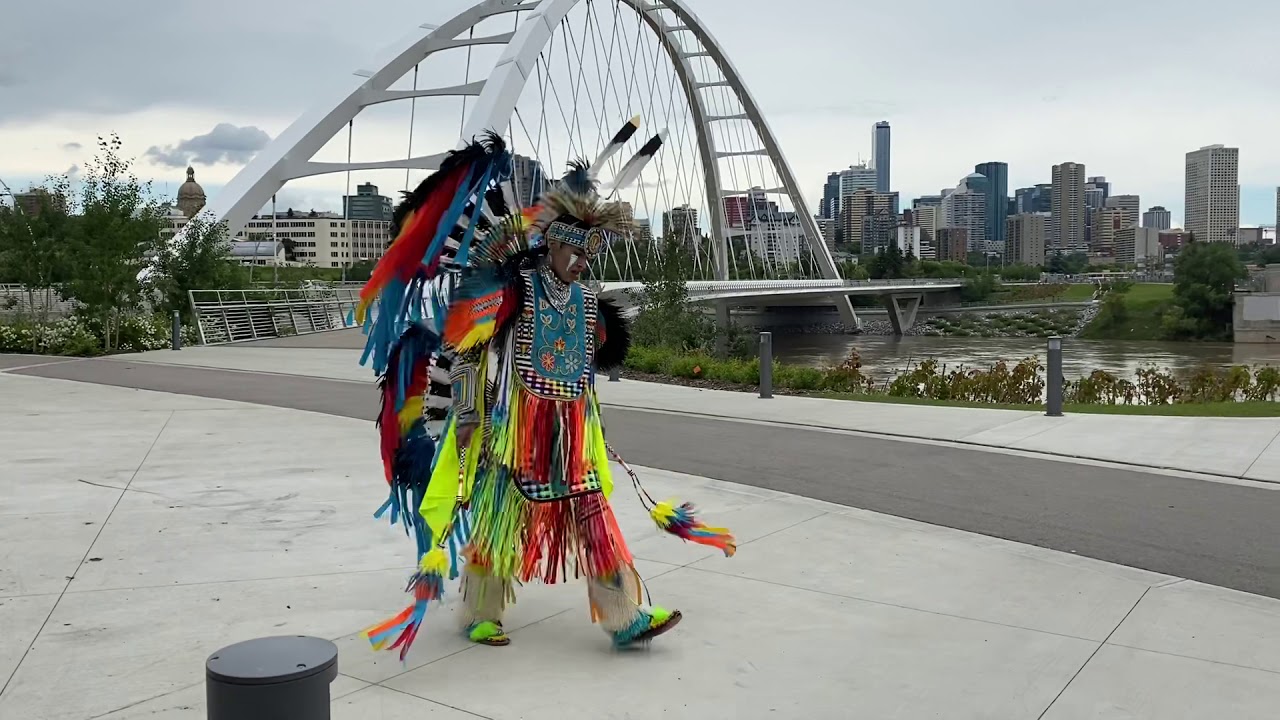 Dancing to Northern Cree in Edmonton Alberta - YouTube