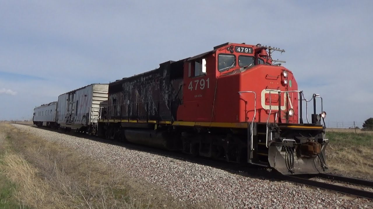 CN 4791 leads a Geometry train westbound in Raymond, IA - YouTube