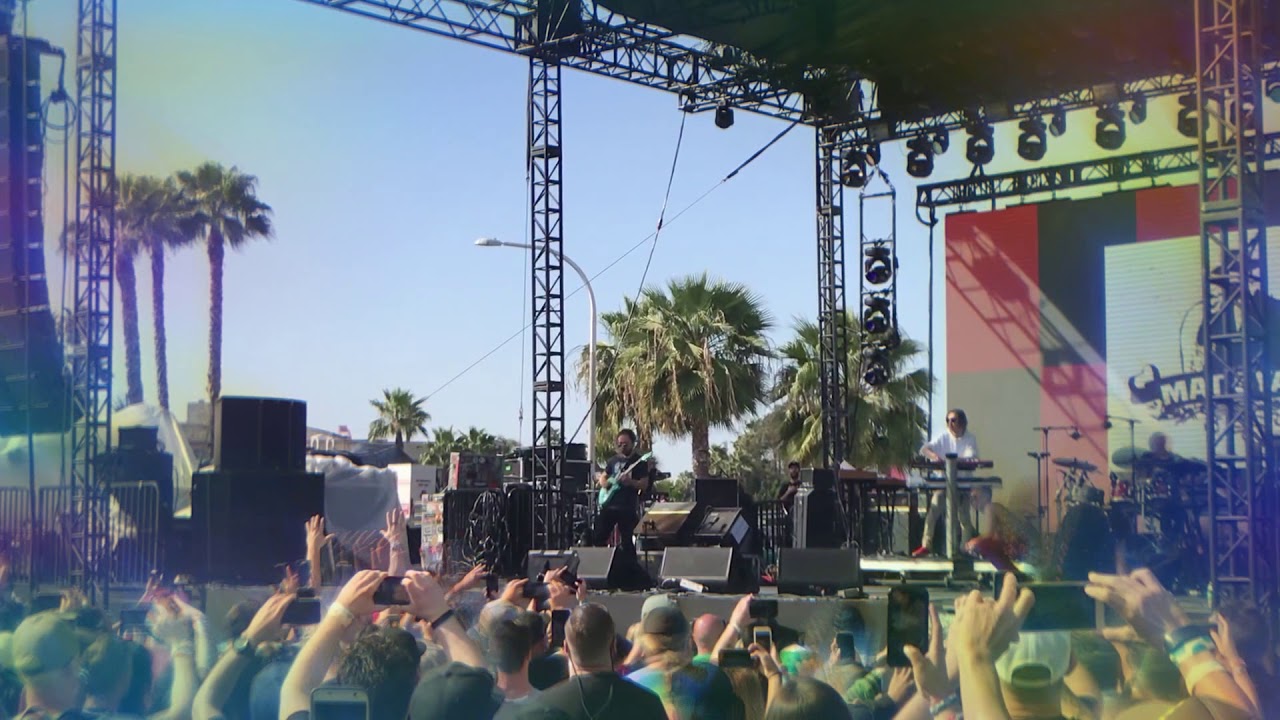 One Love Cali Fest 2018 - Matisyahu Crowd Surfs - YouTube