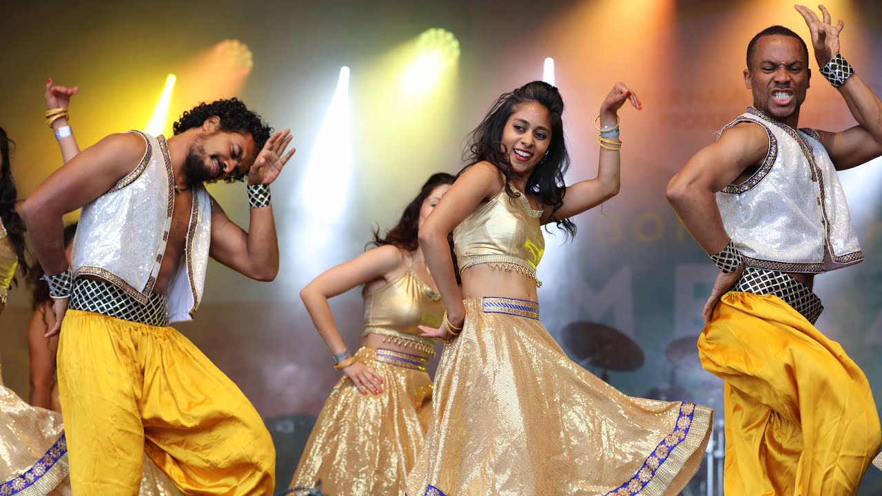 Best Bengali Folk Dance Sholoana Jalaya Gela Bangla Mela Songs Naz Choudhury Youtube