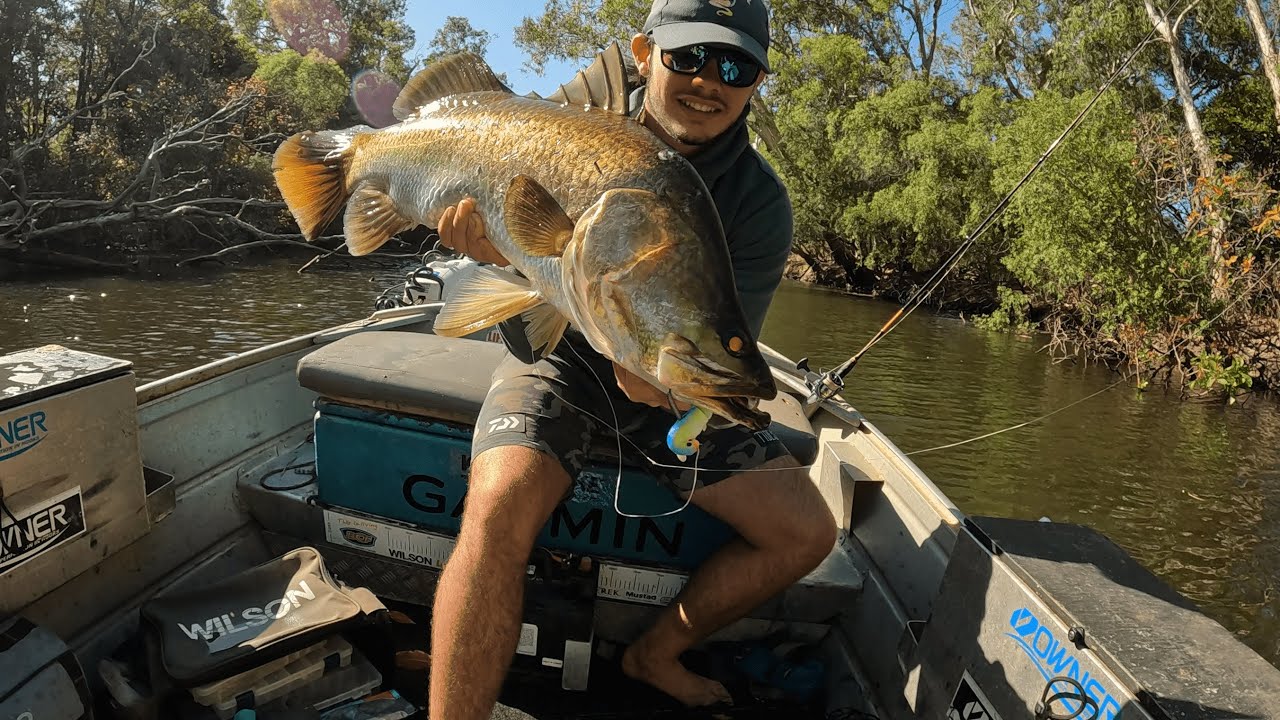 Quick Weekend Trip To Lakefield Fishing For BIG BARRA - YouTube