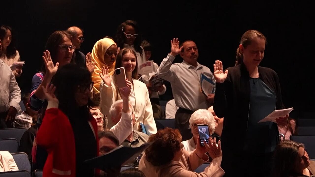 46 people in Marshfield become U.S. citizens through naturalization ceremony - YouTube