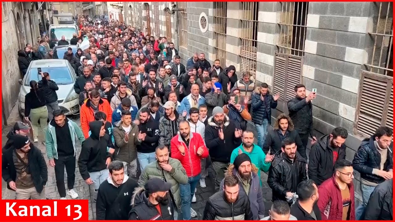 Protest erupts in Damascus over Christmas tree burning - YouTube