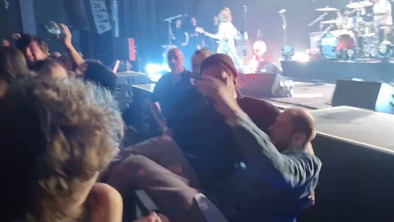 Wanda Eskalation im Roxy in Ulm - YouTube