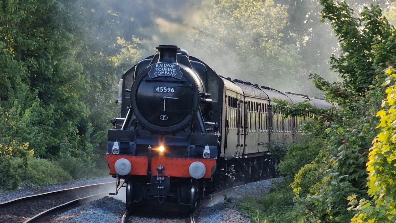 LMS Jubilee Class 45596 'Bahamas' passes Warminster on the Atlantic ...