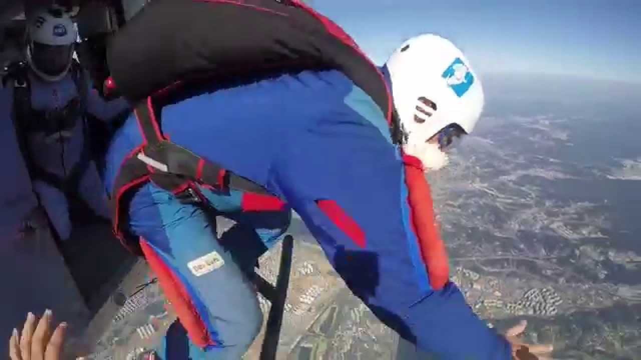 Skydive Korea Seoul Misari Stefan 2015-10-04 docking - YouTube