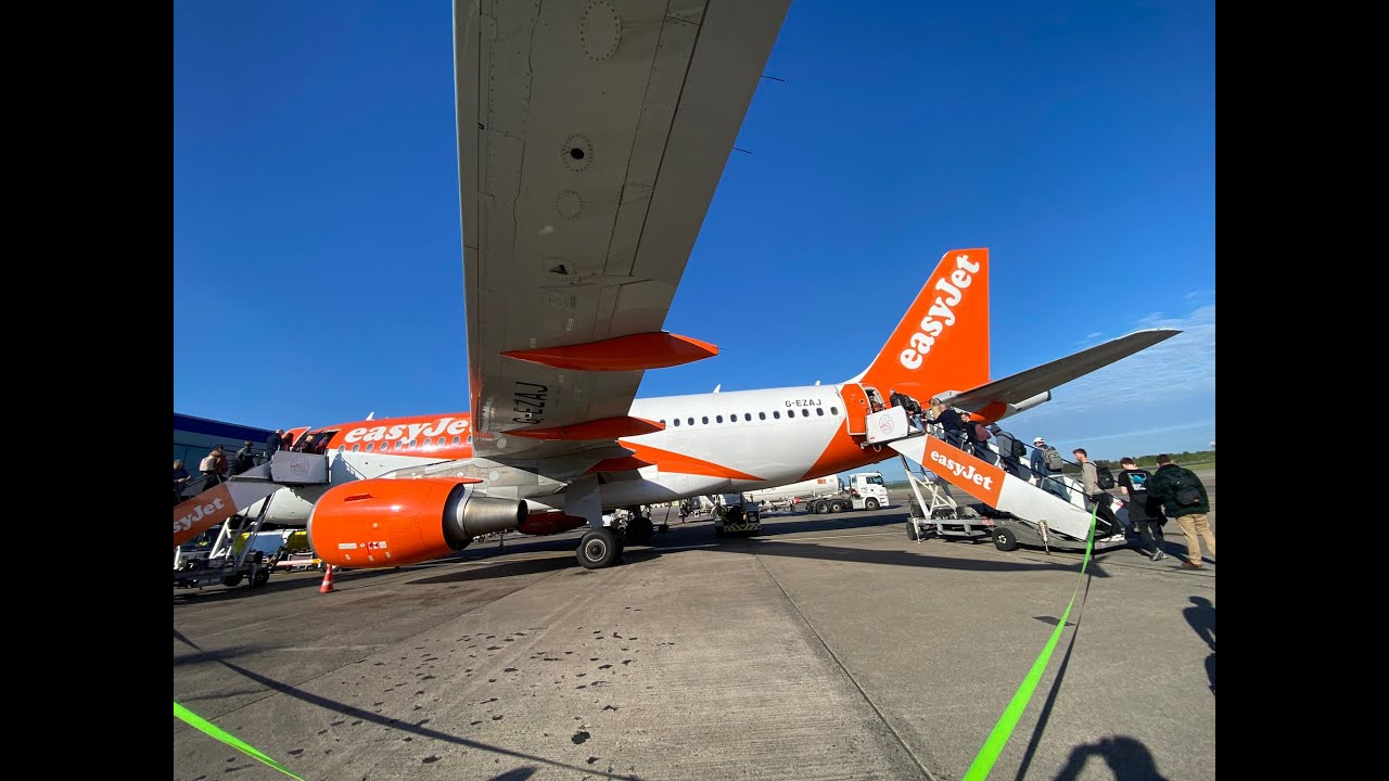 Flight Review: easyJet EZ830 (EDI-LGW) - YouTube