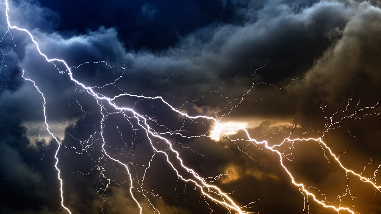 Lightning Gamer takes on MINECRAFT - YouTube