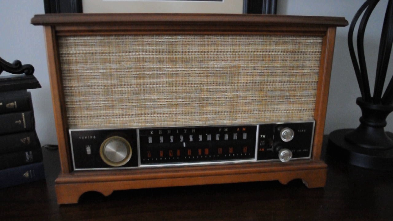 1963 Zenith K731 AM/FM Radio (Serviced!) - YouTube