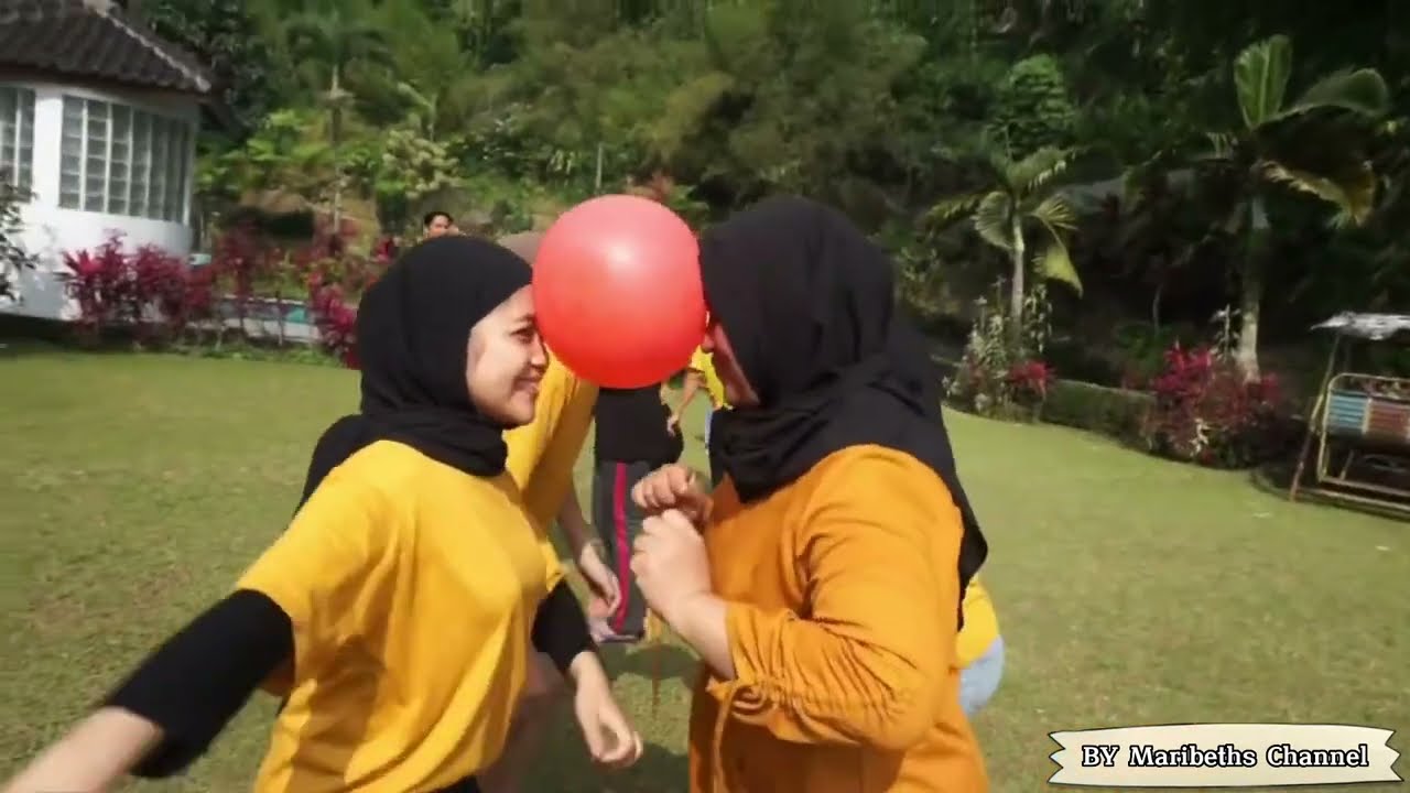 Games 1 “Joget Balon” - YouTube
