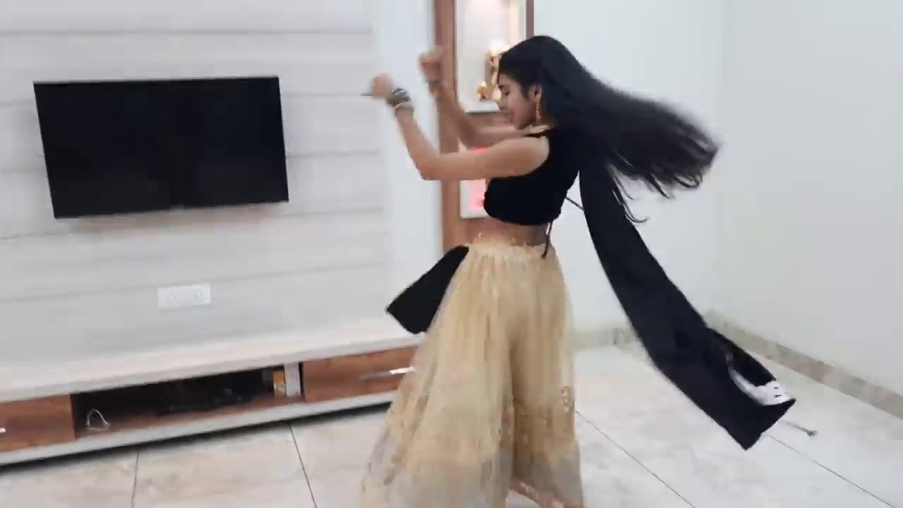 Apna Roop rang saja hun mehandi hathon mein song - YouTube